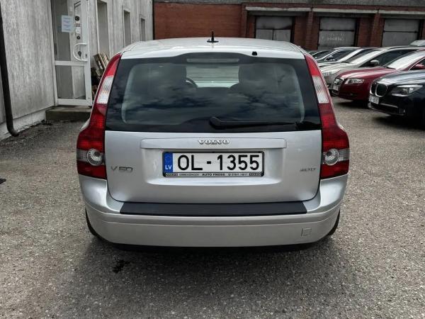 Pelēks Volvo V50 2004 Daugavpils, ar dzinēja tilpumu 2.00 L un nobraukumu 312 tūkst. km par 2550 €, foto 5 vietnē AUTOMOTO.COM.LV