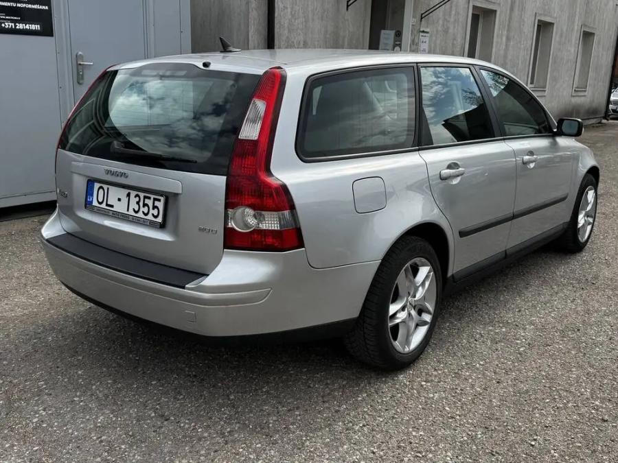Grey Volvo V50 2004 in Daugavpils, with an engine capacity of 2.00 L and mileage of 312 thousand km for 2550 €, photo 7 on AUTOMOTO.COM.LV