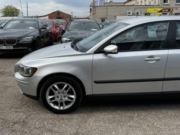 Pelēks Volvo V50 2004 Daugavpils, ar dzinēja tilpumu 2.00 L un nobraukumu 312 tūkst. km par 2550 €, foto 7 vietnē AUTOMOTO.COM.LV