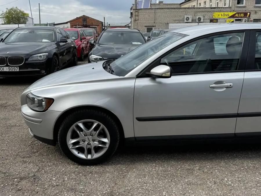Grey Volvo V50 2004 in Daugavpils, with an engine capacity of 2.00 L and mileage of 312 thousand km for 2550 €, photo 8 on AUTOMOTO.COM.LV