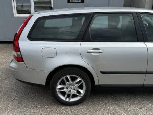 Grey Volvo V50 2004 in Daugavpils, with an engine capacity of 2.00 L and mileage of 312 thousand km for 2550 €, photo 9 on AUTOMOTO.COM.LV