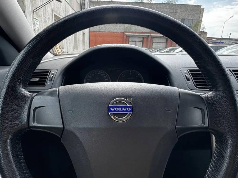 Grey Volvo V50 2004 in Daugavpils, with an engine capacity of 2.00 L and mileage of 312 thousand km for 2550 €, photo 17 on AUTOMOTO.COM.LV