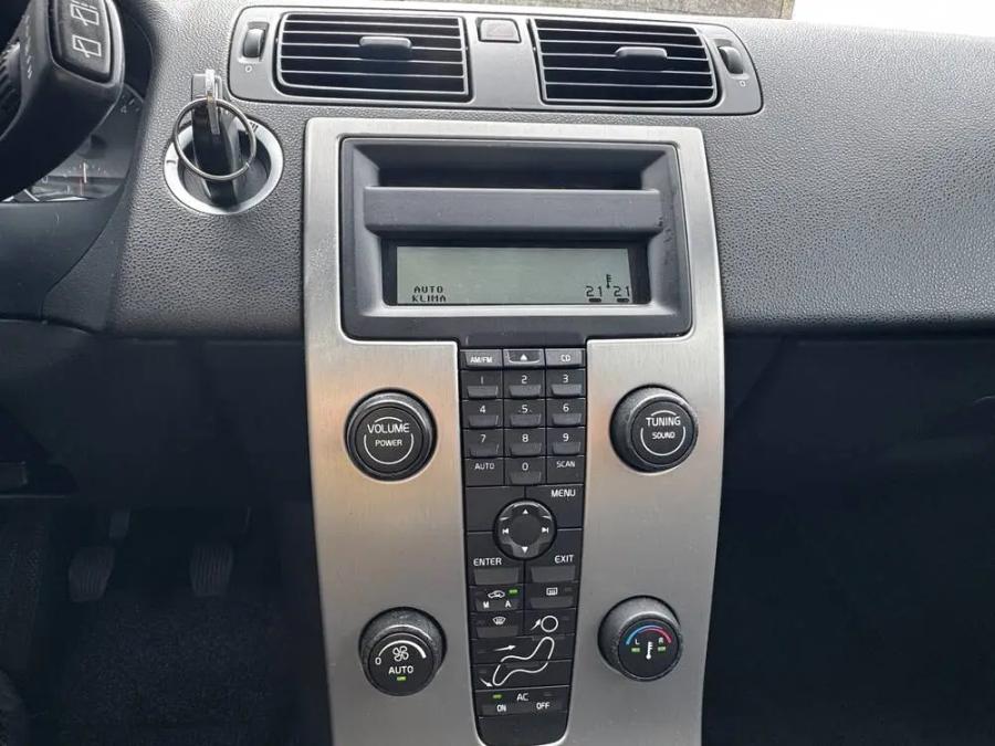 Grey Volvo V50 2004 in Daugavpils, with an engine capacity of 2.00 L and mileage of 312 thousand km for 2550 €, photo 18 on AUTOMOTO.COM.LV