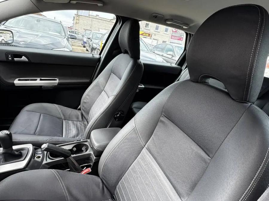 Grey Volvo V50 2004 in Daugavpils, with an engine capacity of 2.00 L and mileage of 312 thousand km for 2550 €, photo 22 on AUTOMOTO.COM.LV