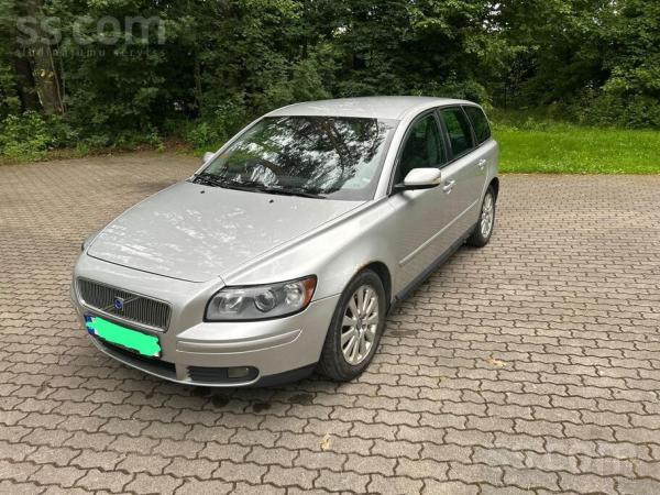 Pelēks Volvo V50 2004 Cēsis, ar dzinēja tilpumu 2.40 L un nobraukumu 338 tūkst. km par 1500 €, foto 3 vietnē AUTOMOTO.COM.LV