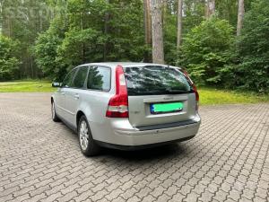 Pelēks Volvo V50 2004 Cēsis, ar dzinēja tilpumu 2.40 L un nobraukumu 338 tūkst. km par 1500 €, foto 6 vietnē AUTOMOTO.COM.LV