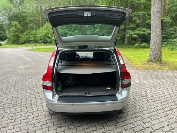 Pelēks Volvo V50 2004 Cēsis, ar dzinēja tilpumu 2.40 L un nobraukumu 338 tūkst. km par 1500 €, foto 8 vietnē AUTOMOTO.COM.LV
