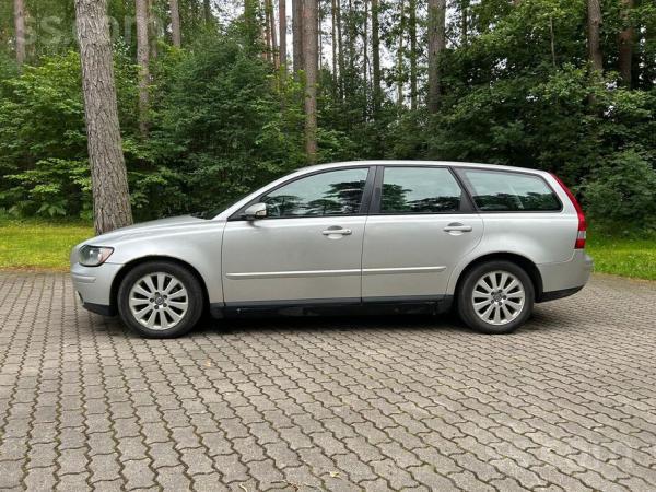 Pelēks Volvo V50 2004 Cēsis, ar dzinēja tilpumu 2.40 L un nobraukumu 338 tūkst. km par 1500 €, foto 9 vietnē AUTOMOTO.COM.LV