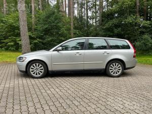 Pelēks Volvo V50 2004 Cēsis, ar dzinēja tilpumu 2.40 L un nobraukumu 338 tūkst. km par 1500 €, foto 10 vietnē AUTOMOTO.COM.LV