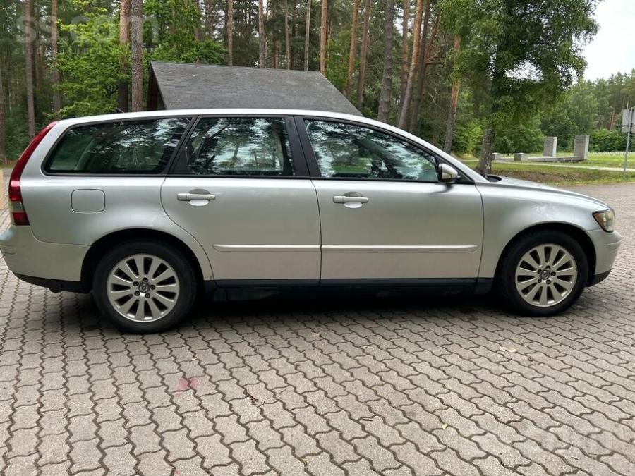 Pelēks Volvo V50 2004 Cēsis, ar dzinēja tilpumu 2.40 L un nobraukumu 338 tūkst. km par 1500 €, foto 14 vietnē AUTOMOTO.COM.LV