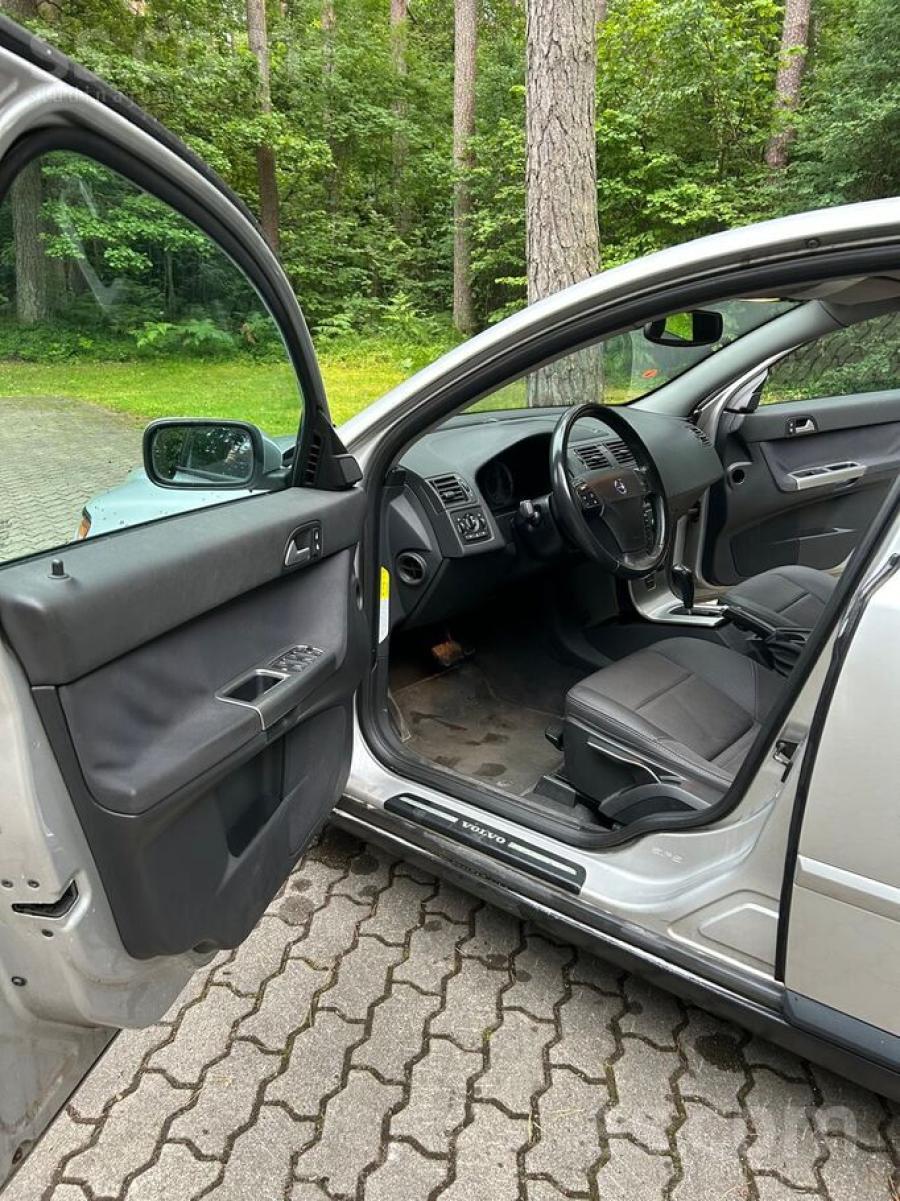 Pelēks Volvo V50 2004 Cēsis, ar dzinēja tilpumu 2.40 L un nobraukumu 338 tūkst. km par 1500 €, foto 16 vietnē AUTOMOTO.COM.LV