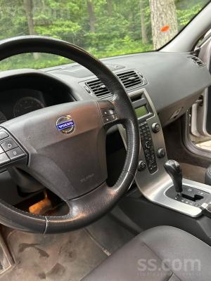 Pelēks Volvo V50 2004 Cēsis, ar dzinēja tilpumu 2.40 L un nobraukumu 338 tūkst. km par 1500 €, foto 17 vietnē AUTOMOTO.COM.LV