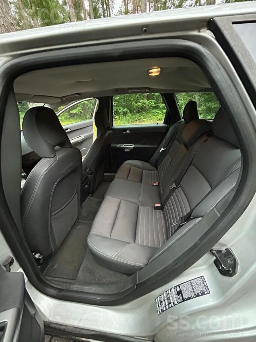 Pelēks Volvo V50 2004 Cēsis, ar dzinēja tilpumu 2.40 L un nobraukumu 338 tūkst. km par 1500 €, foto 19 vietnē AUTOMOTO.COM.LV