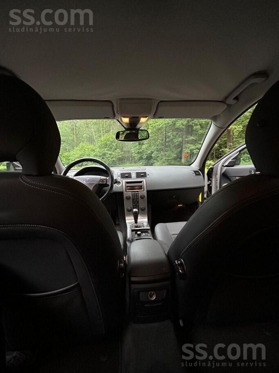 Pelēks Volvo V50 2004 Cēsis, ar dzinēja tilpumu 2.40 L un nobraukumu 338 tūkst. km par 1500 €, foto 20 vietnē AUTOMOTO.COM.LV