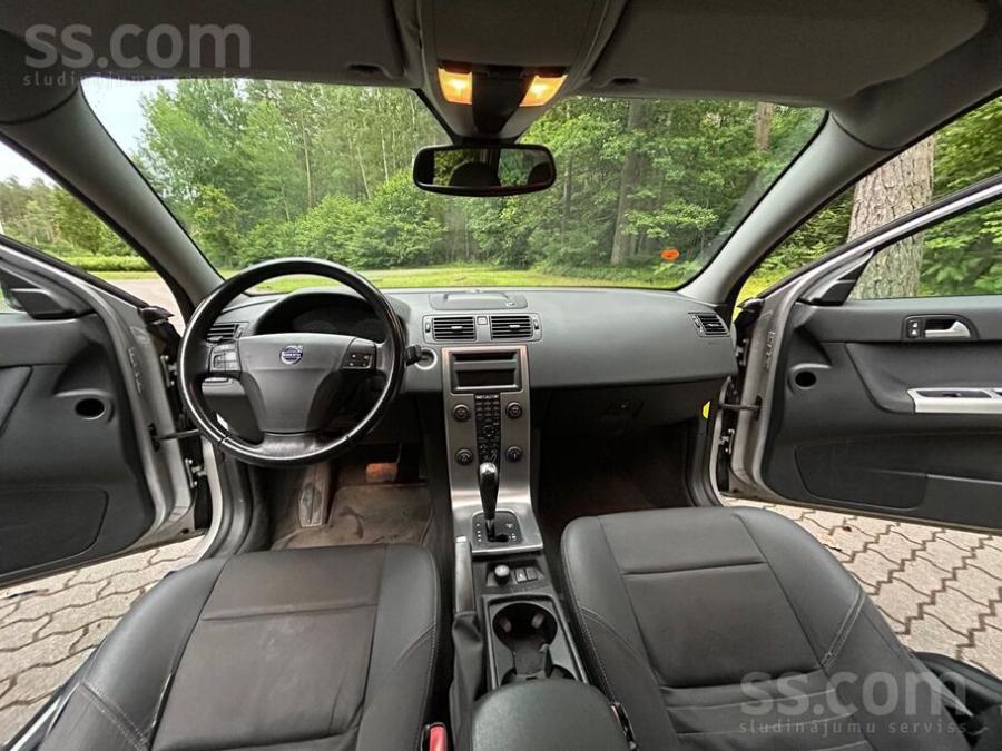 Pelēks Volvo V50 2004 Cēsis, ar dzinēja tilpumu 2.40 L un nobraukumu 338 tūkst. km par 1500 €, foto 21 vietnē AUTOMOTO.COM.LV