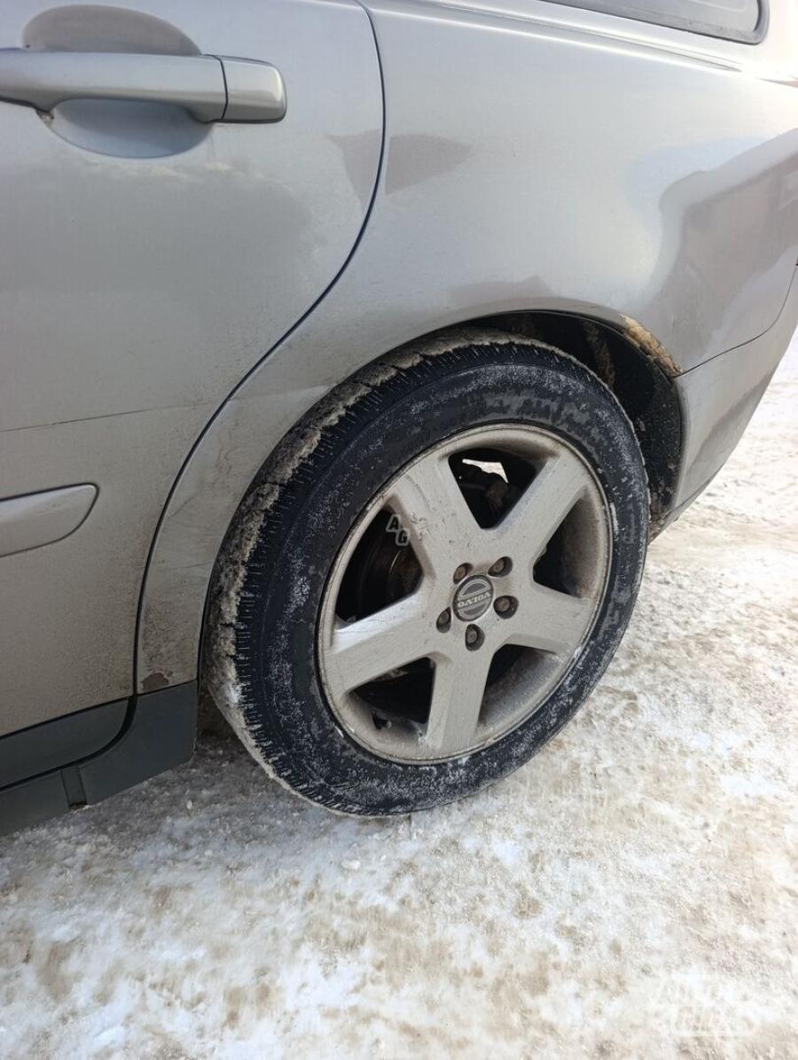 Pelēks Volvo V50 2004 Ukmergė, ar dzinēja tilpumu 2.00 L un nobraukumu 368 tūkst. km par 700 €, foto 5 vietnē AUTOMOTO.COM.LV