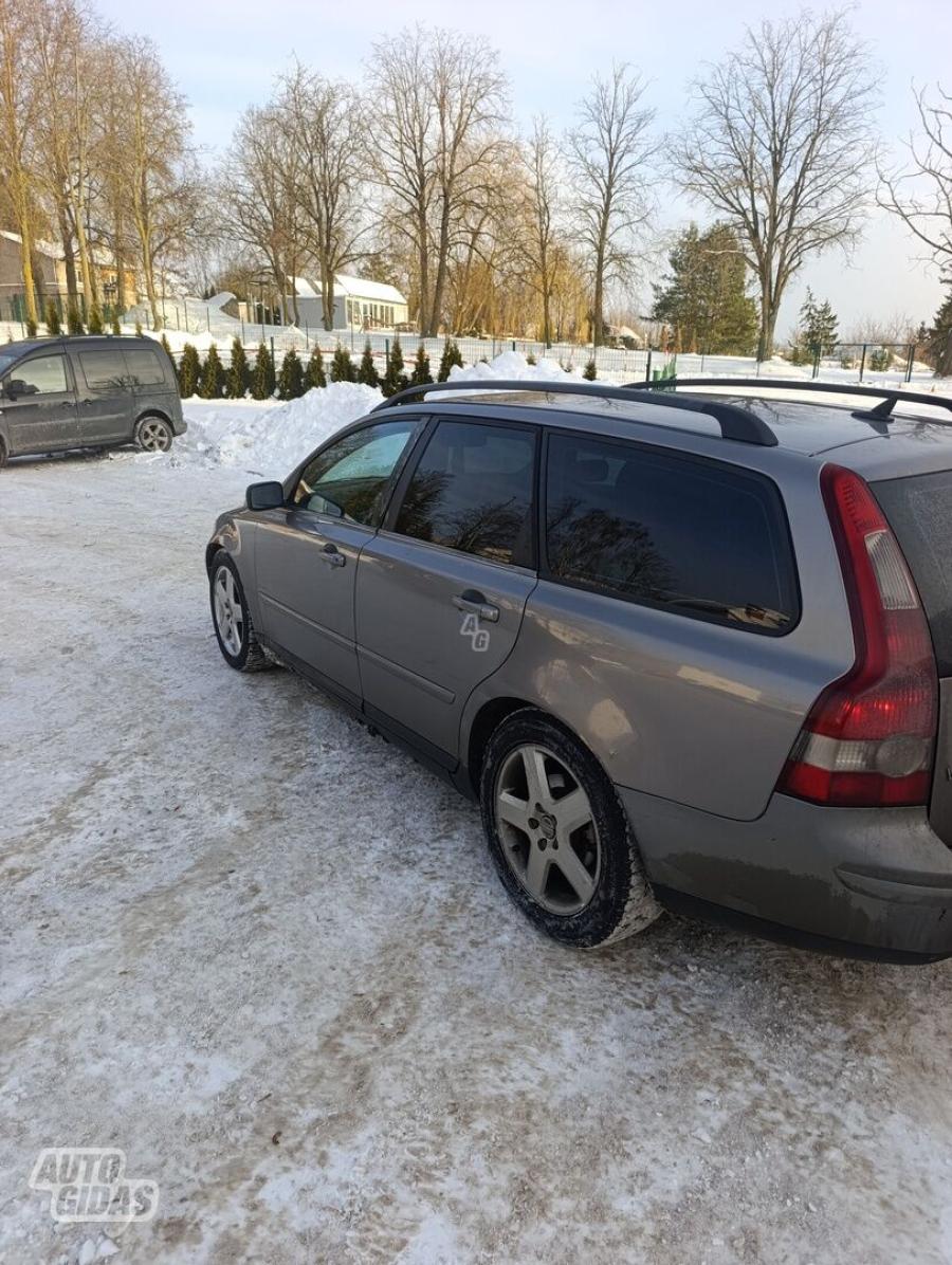Pelēks Volvo V50 2004 Ukmergė, ar dzinēja tilpumu 2.00 L un nobraukumu 368 tūkst. km par 700 €, foto 6 vietnē AUTOMOTO.COM.LV