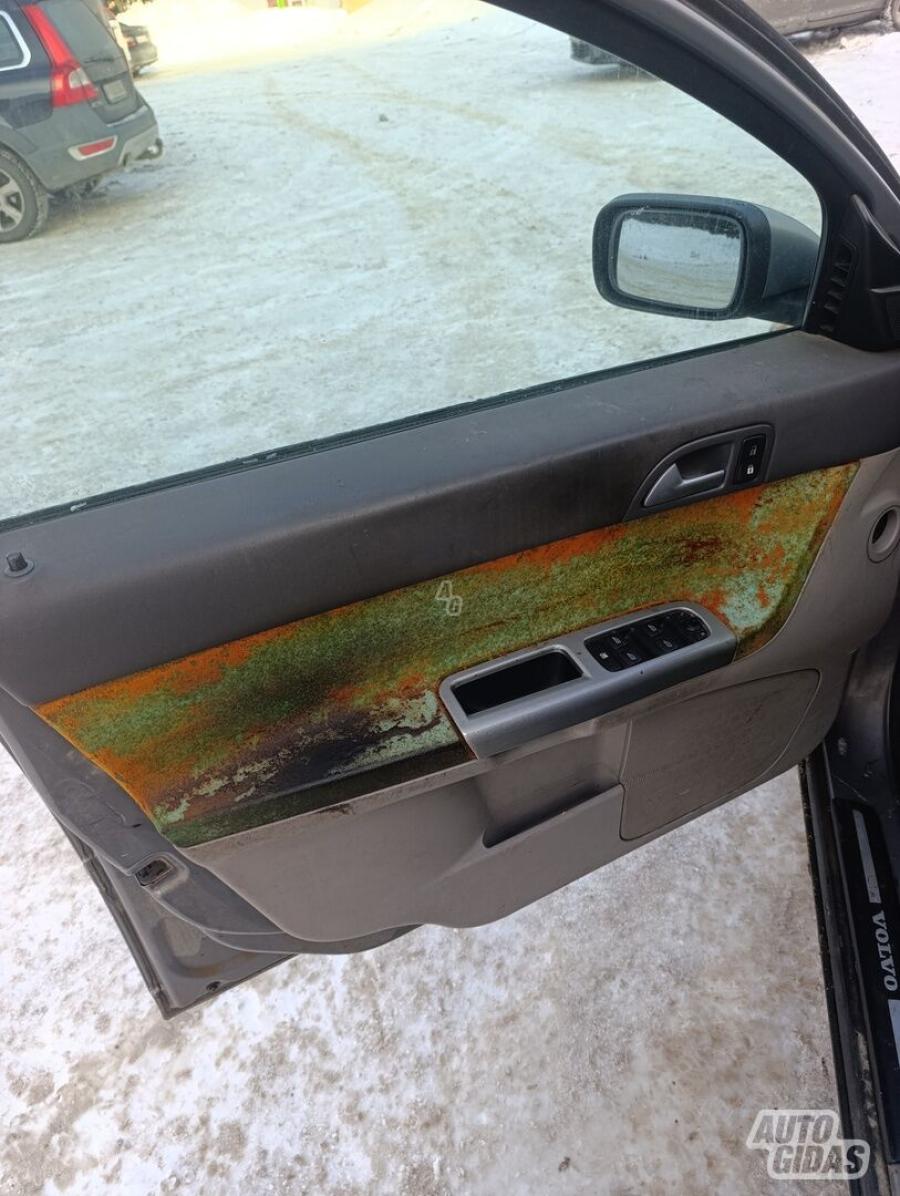 Pelēks Volvo V50 2004 Ukmergė, ar dzinēja tilpumu 2.00 L un nobraukumu 368 tūkst. km par 700 €, foto 9 vietnē AUTOMOTO.COM.LV
