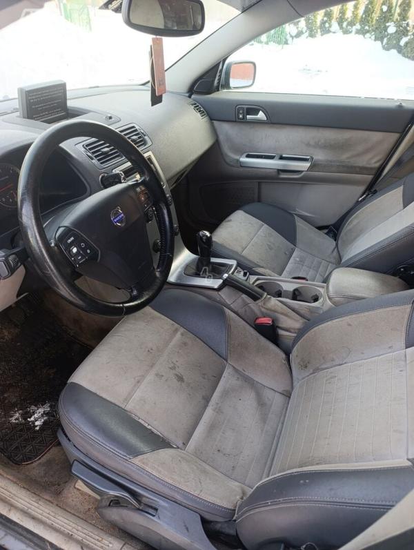 Pelēks Volvo V50 2004 Ukmergė, ar dzinēja tilpumu 2.00 L un nobraukumu 368 tūkst. km par 700 €, foto 10 vietnē AUTOMOTO.COM.LV