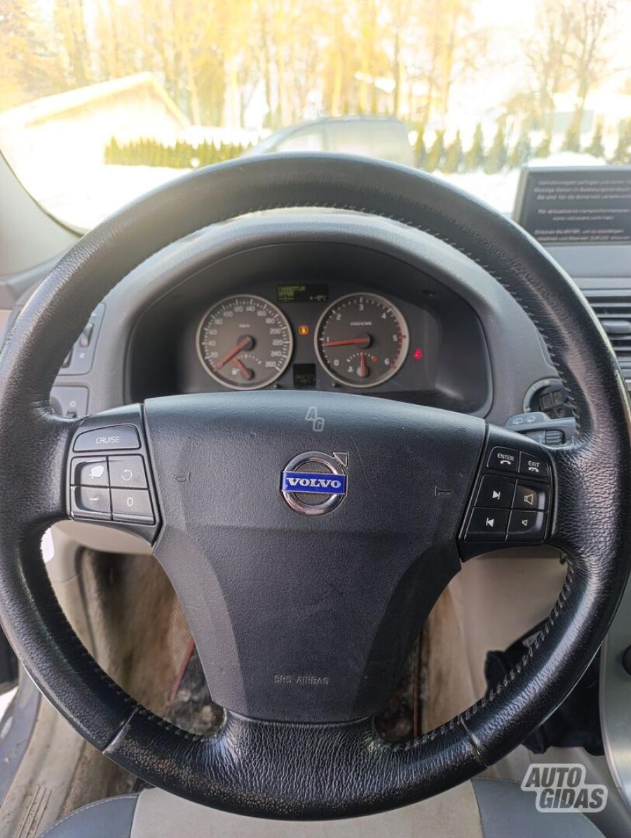 Pelēks Volvo V50 2004 Ukmergė, ar dzinēja tilpumu 2.00 L un nobraukumu 368 tūkst. km par 700 €, foto 12 vietnē AUTOMOTO.COM.LV