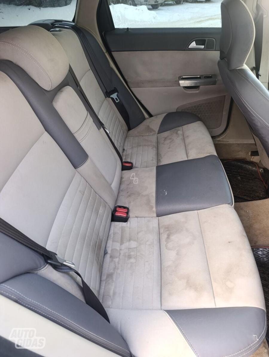 Pelēks Volvo V50 2004 Ukmergė, ar dzinēja tilpumu 2.00 L un nobraukumu 368 tūkst. km par 700 €, foto 19 vietnē AUTOMOTO.COM.LV