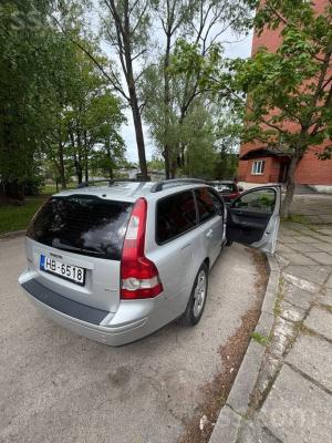Серый Вольво В50 2004 в Рига, объемом двигателя 2.00 л и пробегом 365 тыс. км за 2000 €, фото 4 на AUTOMOTO.COM.LV