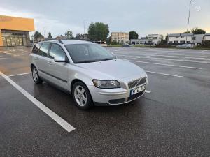 Pelēks Volvo V50 2004 Kauņa, ar dzinēja tilpumu 2.44 L un nobraukumu 305 tūkst. km par 1100 €, foto  vietnē AUTOMOTO.COM.LV