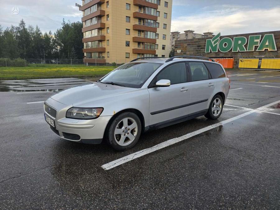 Pelēks Volvo V50 2004 Kauņa, ar dzinēja tilpumu 2.44 L un nobraukumu 305 tūkst. km par 1100 €, foto 6 vietnē AUTOMOTO.COM.LV