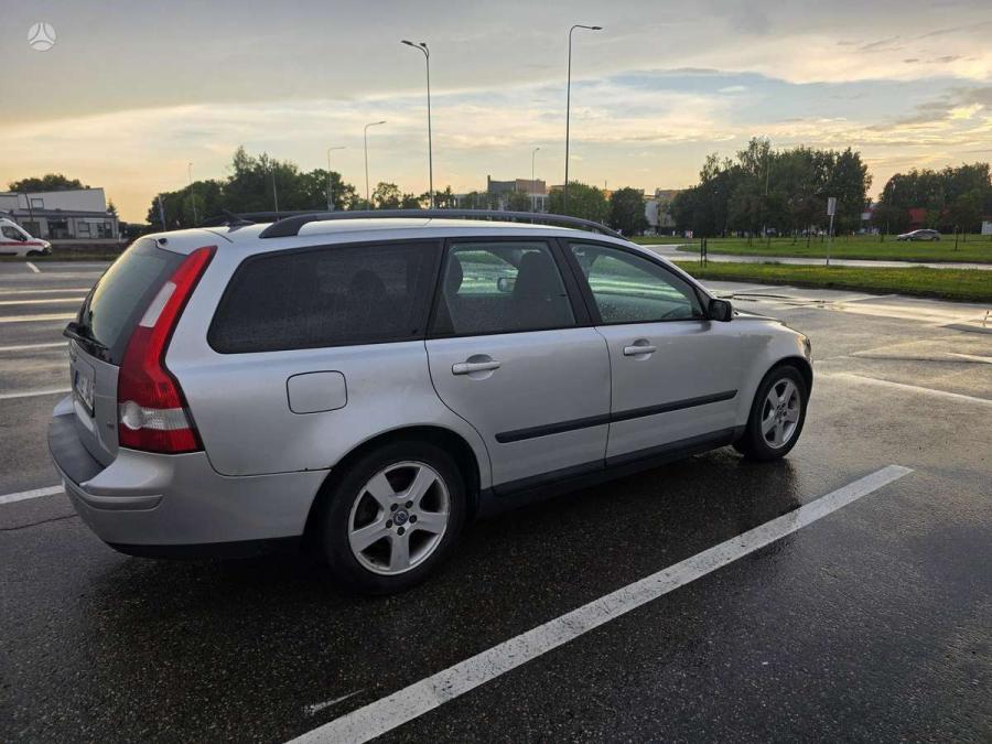 Pelēks Volvo V50 2004 Kauņa, ar dzinēja tilpumu 2.44 L un nobraukumu 305 tūkst. km par 1100 €, foto 21 vietnē AUTOMOTO.COM.LV