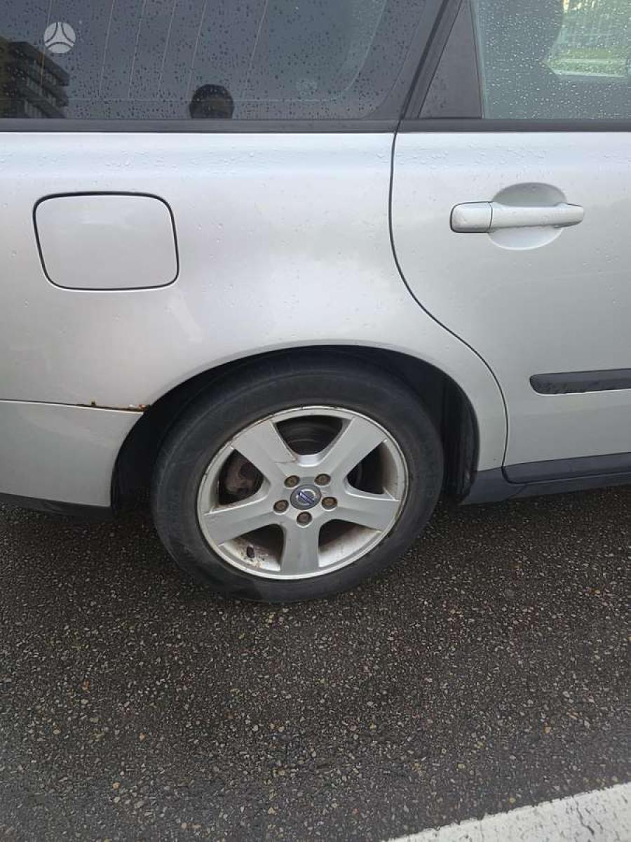 Pelēks Volvo V50 2004 Kauņa, ar dzinēja tilpumu 2.44 L un nobraukumu 305 tūkst. km par 1100 €, foto 22 vietnē AUTOMOTO.COM.LV