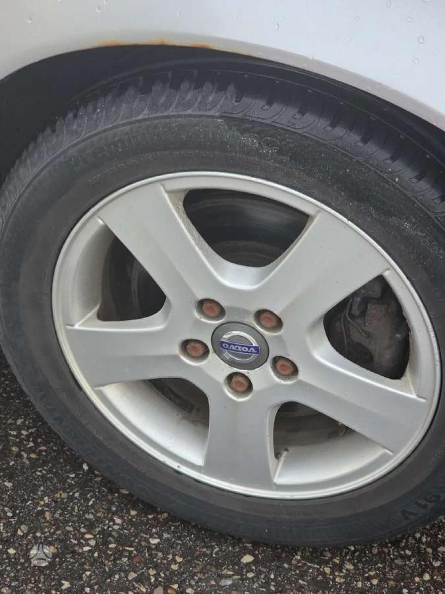 Pelēks Volvo V50 2004 Kauņa, ar dzinēja tilpumu 2.44 L un nobraukumu 305 tūkst. km par 1100 €, foto 23 vietnē AUTOMOTO.COM.LV