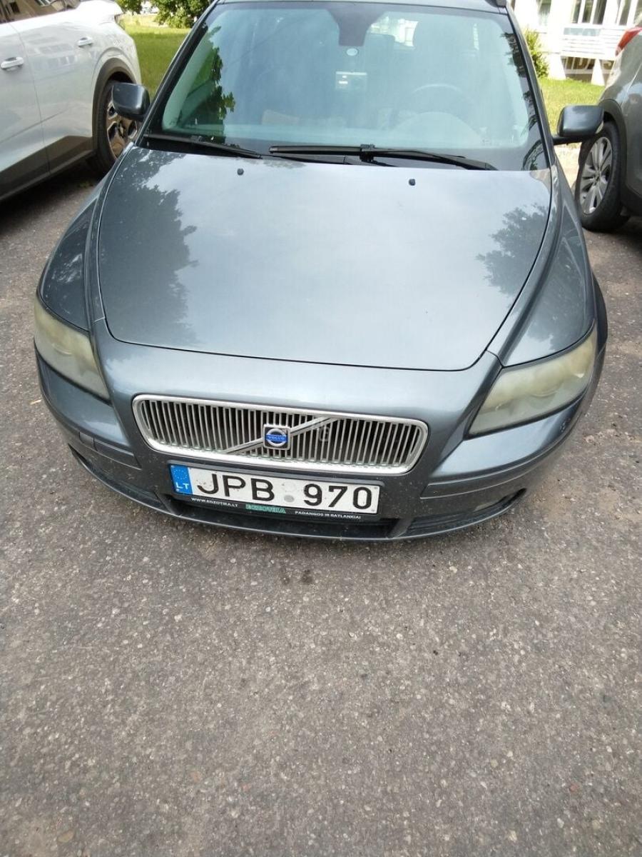 Grey Volvo V50 2004 in Utena, with an engine capacity of 2.00 L and mileage of 319 thousand km for 1550 €, photo 1 on AUTOMOTO.COM.LV