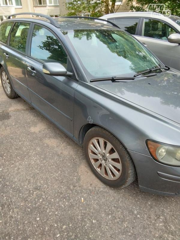 Pelēks Volvo V50 2004 Utena, ar dzinēja tilpumu 2.00 L un nobraukumu 319 tūkst. km par 1550 €, foto 2 vietnē AUTOMOTO.COM.LV