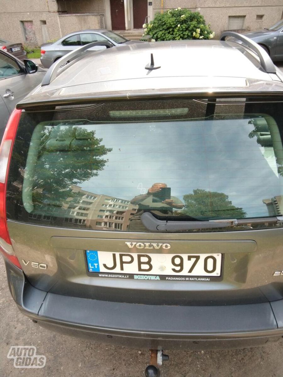 Grey Volvo V50 2004 in Utena, with an engine capacity of 2.00 L and mileage of 319 thousand km for 1550 €, photo 4 on AUTOMOTO.COM.LV
