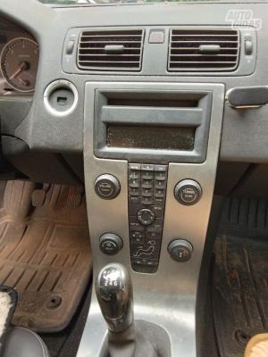 Grey Volvo V50 2004 in Utena, with an engine capacity of 2.00 L and mileage of 319 thousand km for 1550 €, photo 5 on AUTOMOTO.COM.LV