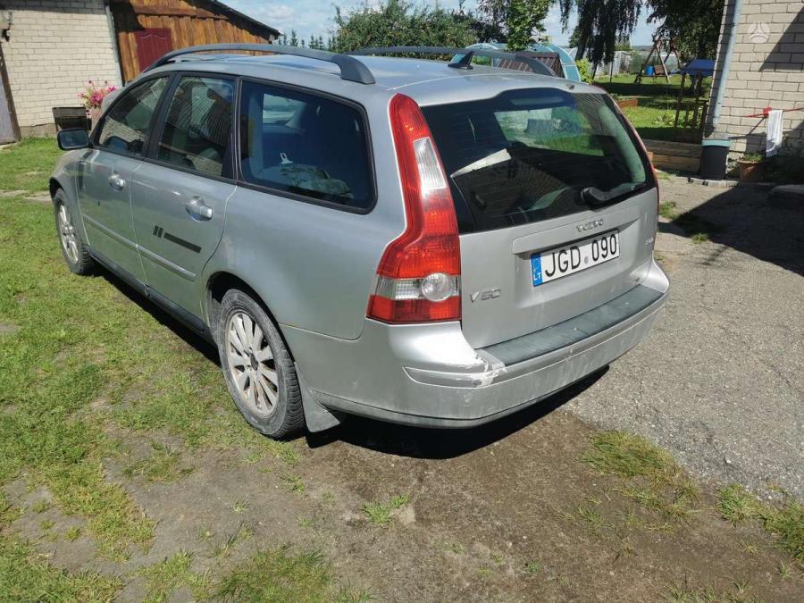 Pelēks Volvo V50 2004 Šauļi, ar dzinēja tilpumu 2.00 L un nobraukumu 475 tūkst. km par 700 €, foto 1 vietnē AUTOMOTO.COM.LV