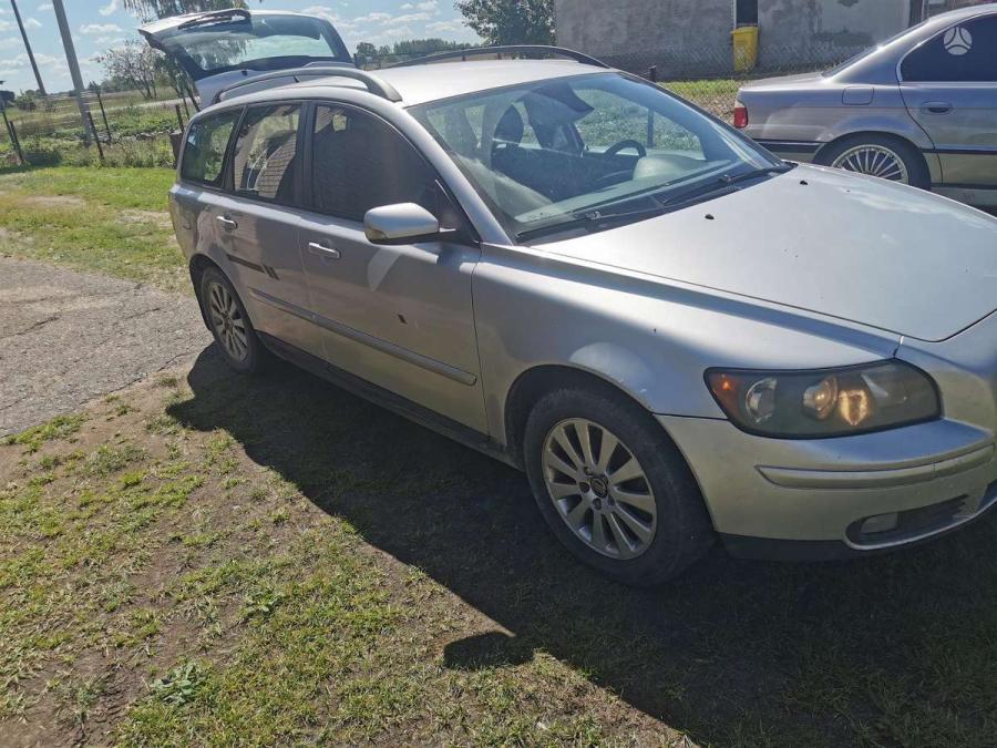 Pelēks Volvo V50 2004 Šauļi, ar dzinēja tilpumu 2.00 L un nobraukumu 475 tūkst. km par 700 €, foto 4 vietnē AUTOMOTO.COM.LV