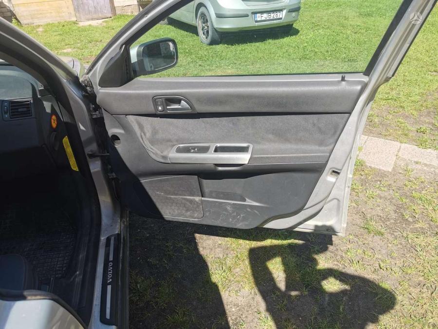 Pelēks Volvo V50 2004 Šauļi, ar dzinēja tilpumu 2.00 L un nobraukumu 475 tūkst. km par 700 €, foto 17 vietnē AUTOMOTO.COM.LV