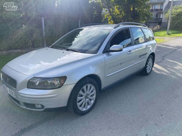 Grey Volvo V50 2004 in Siauliai, with an engine capacity of 2.00 L and mileage of 470 thousand km for 1400 €, photo 1 on AUTOMOTO.COM.LV