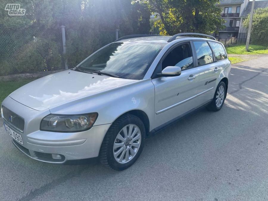 Grey Volvo V50 2004 in Siauliai, with an engine capacity of 2.00 L and mileage of 470 thousand km for 1400 €, photo 1 on AUTOMOTO.COM.LV