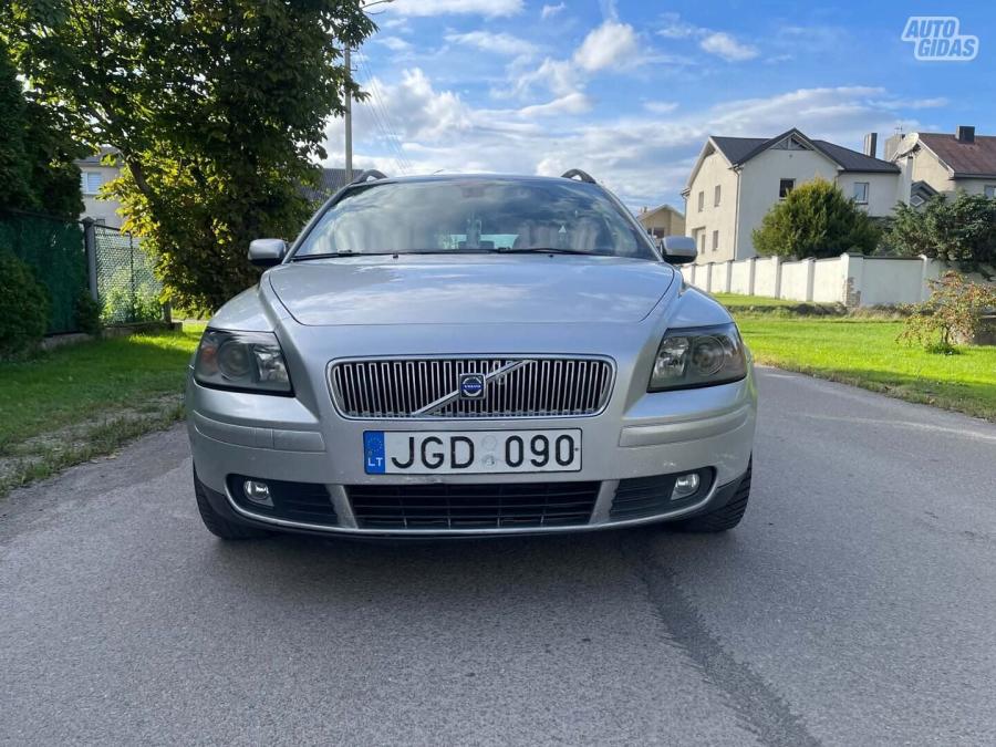 Grey Volvo V50 2004 in Siauliai, with an engine capacity of 2.00 L and mileage of 470 thousand km for 1400 €, photo 3 on AUTOMOTO.COM.LV