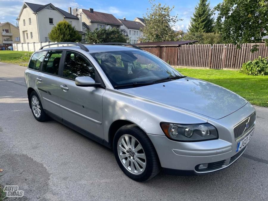 Grey Volvo V50 2004 in Siauliai, with an engine capacity of 2.00 L and mileage of 470 thousand km for 1400 €, photo 4 on AUTOMOTO.COM.LV