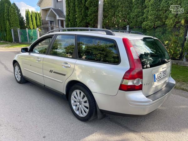 Grey Volvo V50 2004 in Siauliai, with an engine capacity of 2.00 L and mileage of 470 thousand km for 1400 €, photo 5 on AUTOMOTO.COM.LV