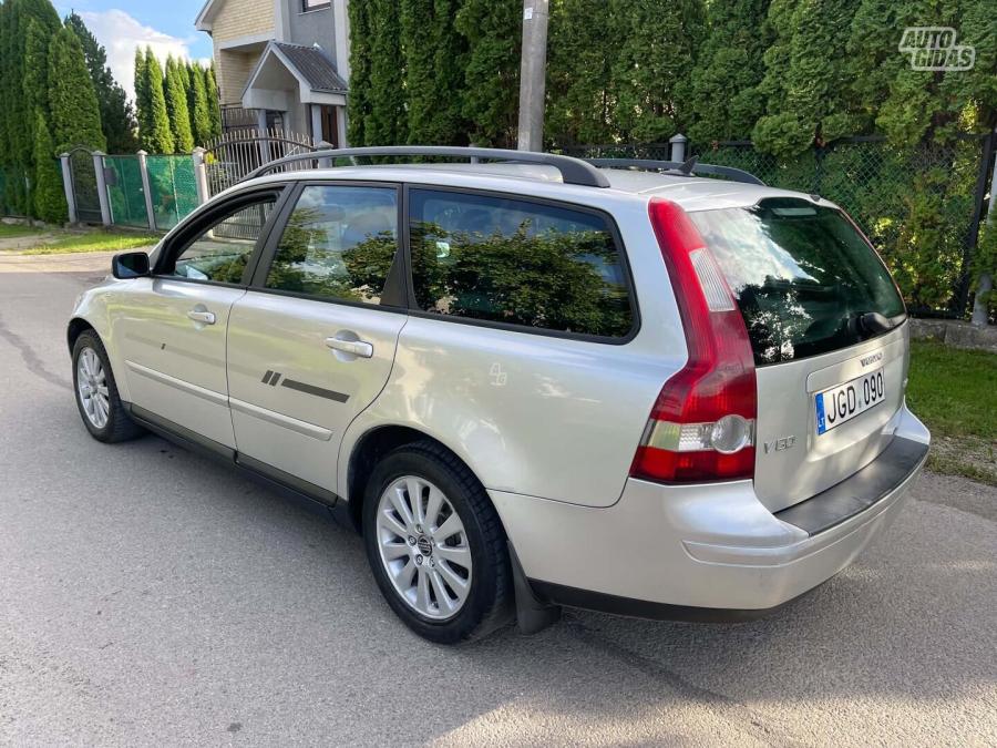 Grey Volvo V50 2004 in Siauliai, with an engine capacity of 2.00 L and mileage of 470 thousand km for 1400 €, photo 5 on AUTOMOTO.COM.LV