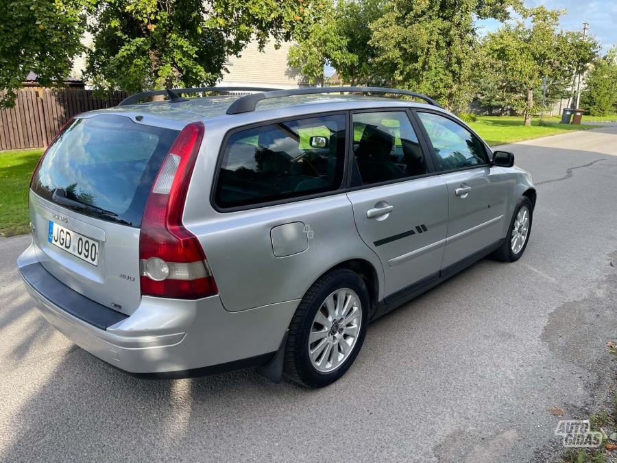 Grey Volvo V50 2004 in Siauliai, with an engine capacity of 2.00 L and mileage of 470 thousand km for 1400 €, photo 7 on AUTOMOTO.COM.LV