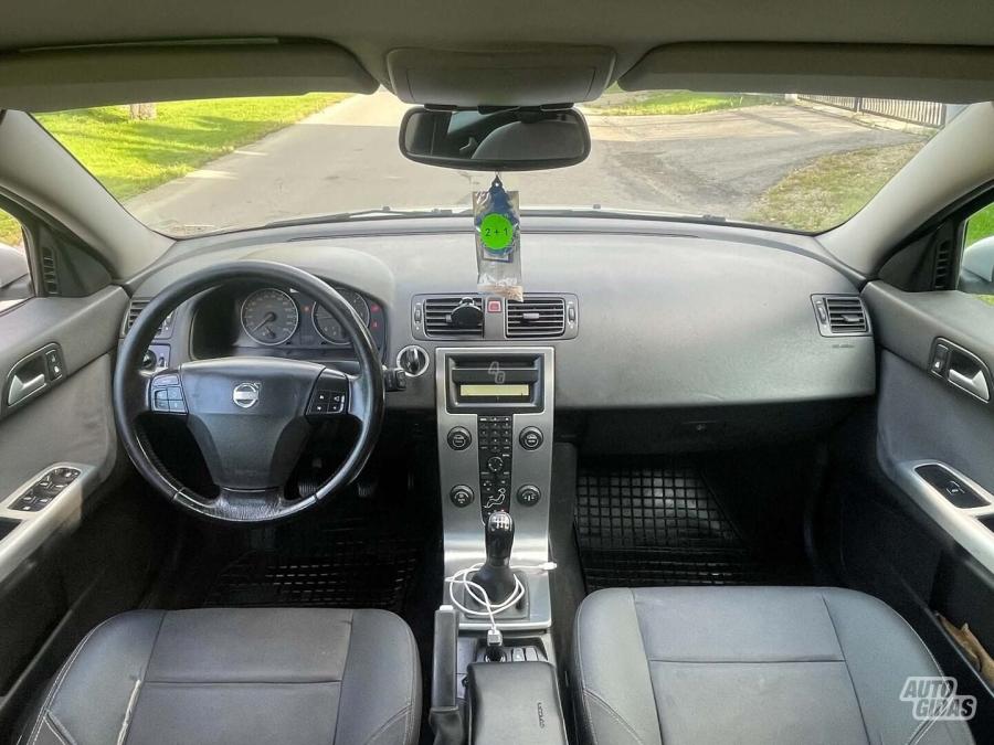Grey Volvo V50 2004 in Siauliai, with an engine capacity of 2.00 L and mileage of 470 thousand km for 1400 €, photo 8 on AUTOMOTO.COM.LV