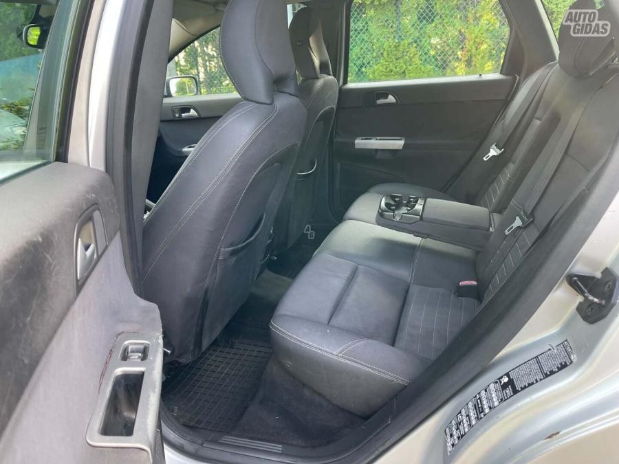Grey Volvo V50 2004 in Siauliai, with an engine capacity of 2.00 L and mileage of 470 thousand km for 1400 €, photo 11 on AUTOMOTO.COM.LV