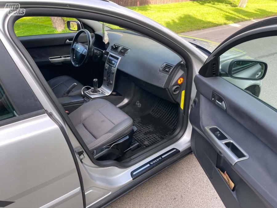 Grey Volvo V50 2004 in Siauliai, with an engine capacity of 2.00 L and mileage of 470 thousand km for 1400 €, photo 12 on AUTOMOTO.COM.LV