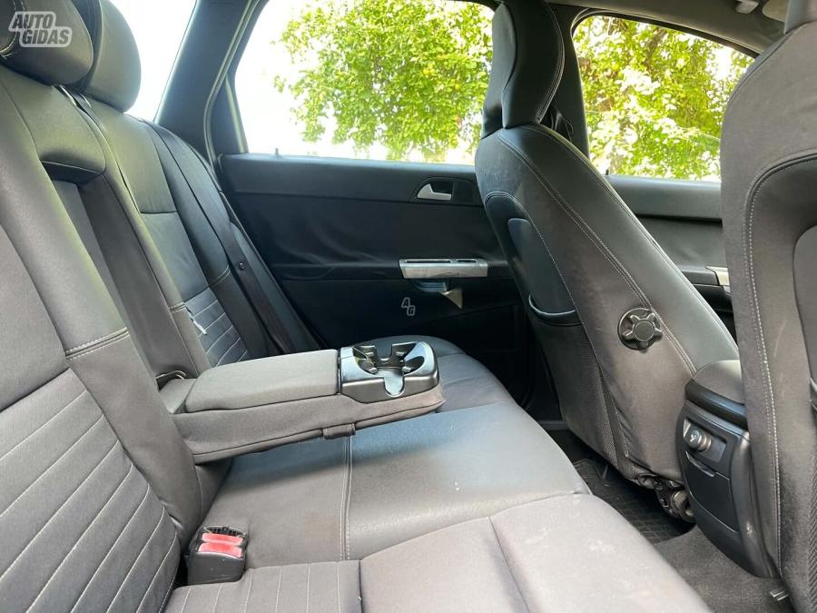 Grey Volvo V50 2004 in Siauliai, with an engine capacity of 2.00 L and mileage of 470 thousand km for 1400 €, photo 13 on AUTOMOTO.COM.LV