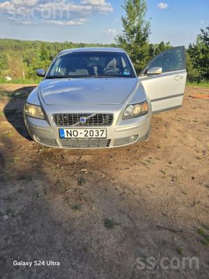 Grey Volvo V50 2004 in Rezekne, with an engine capacity of 2.00 L and mileage of 502 thousand km for 1250 €, photo 5 on AUTOMOTO.COM.LV